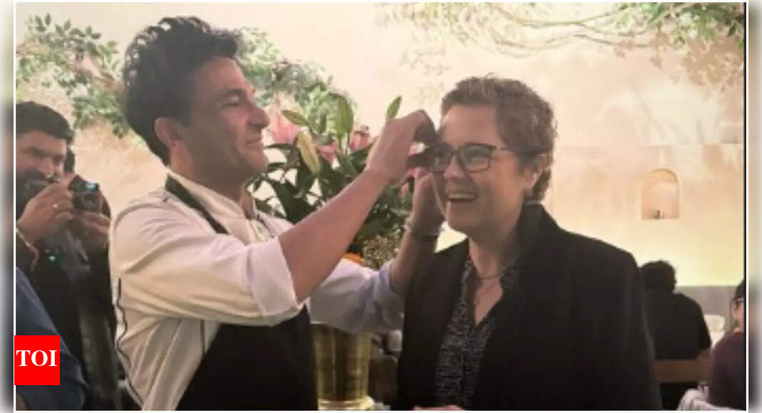 Jenna Fischer celebrates cancer-free milestone with chef Vikas Khanna ...