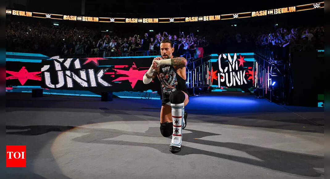 CM Punk Rejoins Cage Fury FC Commentary Team on UFC Fight Pass | WWE ...