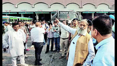 Haryana Minister Anil Vij Conducts Surprise Inspection, Uncovers ...