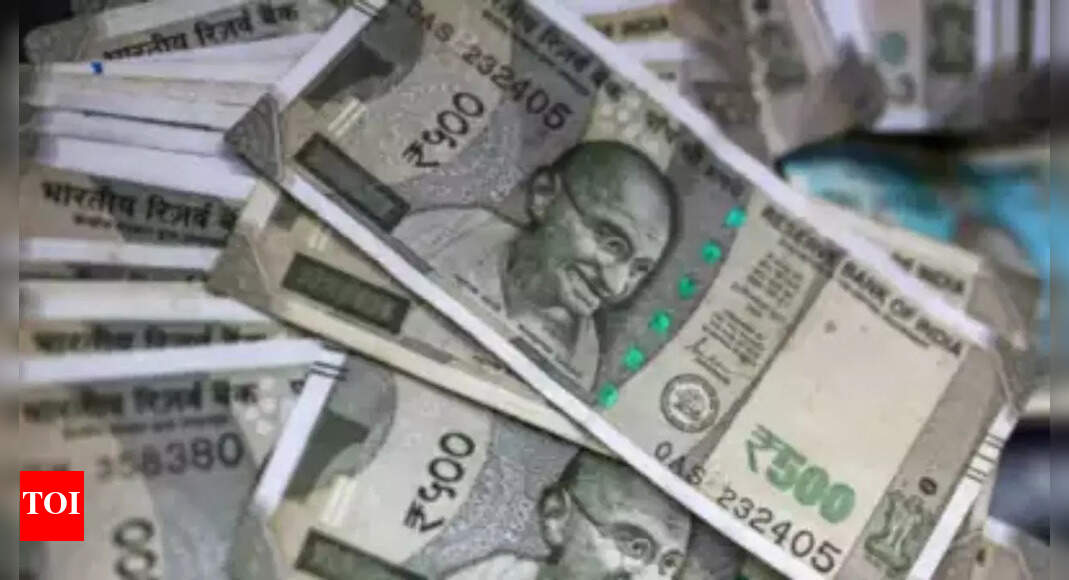 Crores in cash seized during nakabandi at Pune toll booth; Election ...