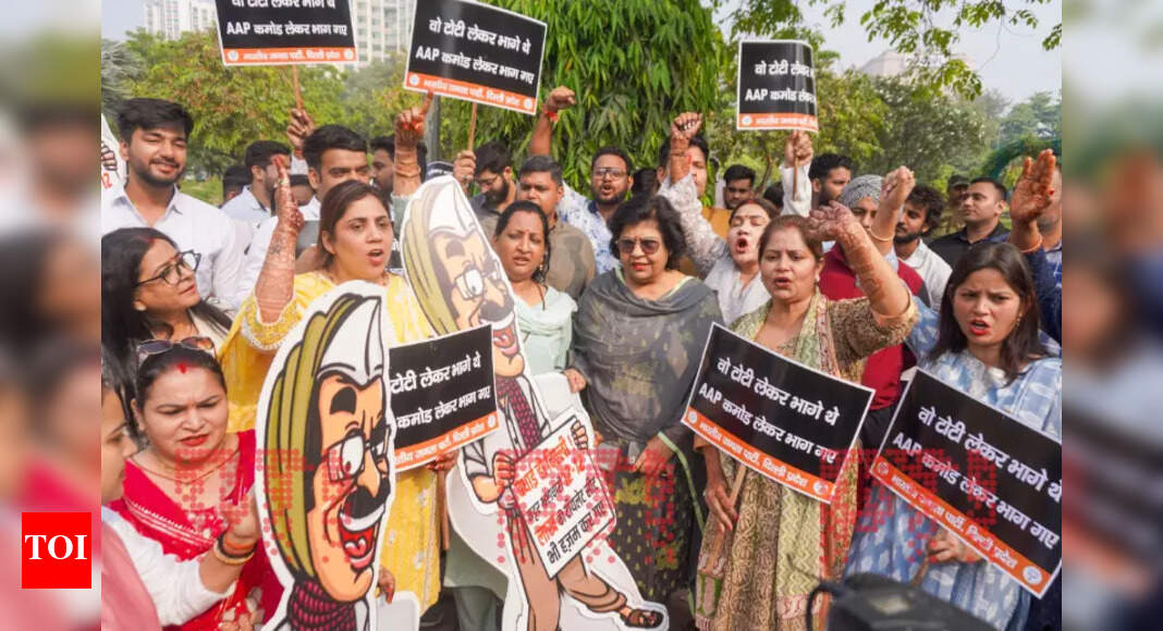 'Toilet seats worth 12 lakh ...': BJP protests against Arvind Kejriwal ...