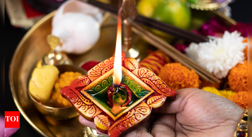 From Chattisgarh's magic lamp to Gujarat's sand deepak: Unique diyas ...