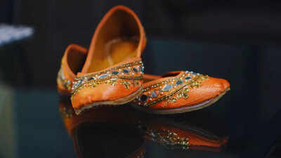 Best Mojaris For Women To Step In Style This Festive Season - The Times ...