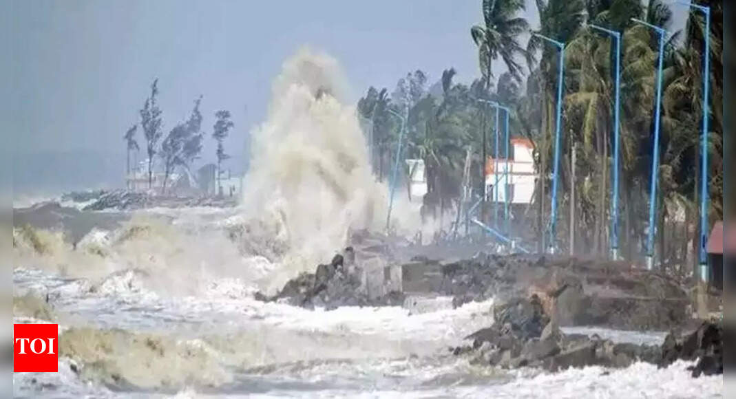 Rain starts in Odisha as Cyclone Dana's outer band touches land mass ...