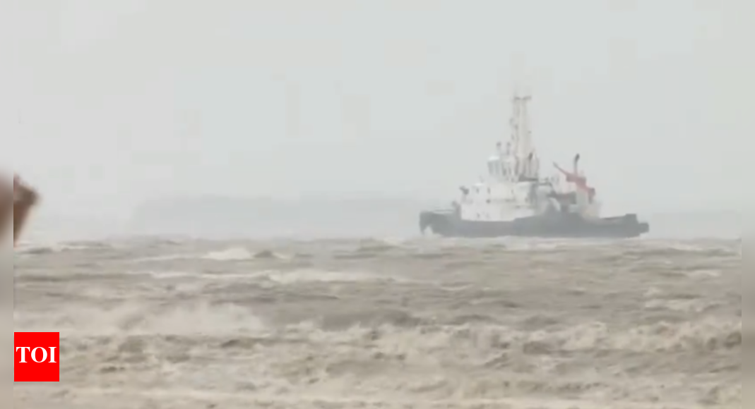 Odisha Rain: Coastal Odisha receives heavy rain as severe cyclone 'Dana ...