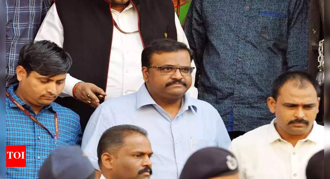 Sameer Bhujbal Quits NCP, Announces Independent Candidacy for Nandgaon ...