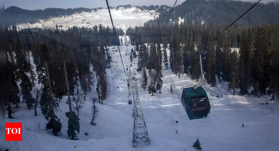 Gulmarg Gondola ropeway service resumes after brief precautionary ...