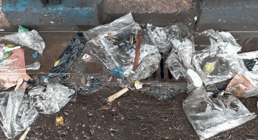Kolkata's Drainage Crisis: Puja Leftovers and Plastic Waste Behind ...
