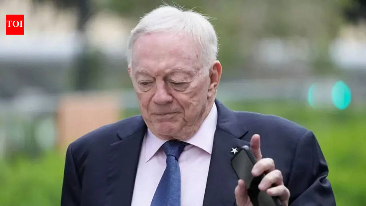 Jerry Jones' family vehicle hit by rising barricade before highly ...