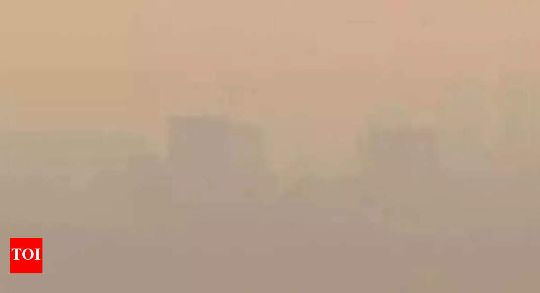 Mumbai air pollution: City wakes to layer of smog; AQI strikes at 131 ...