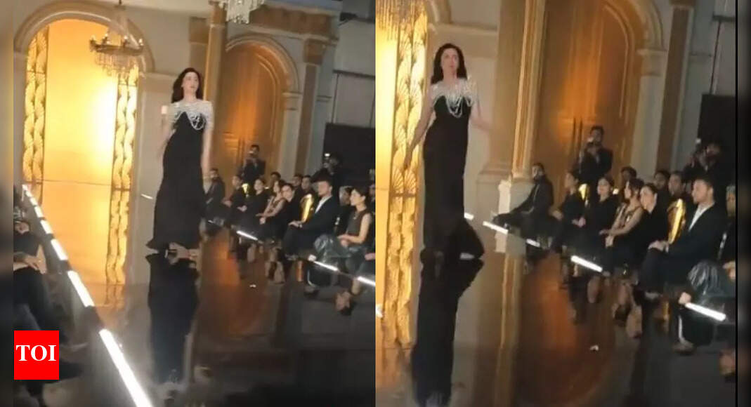 Mahira Khan: Watch: Pakistani actress Mahira Khan's "worst ramp walk in ...