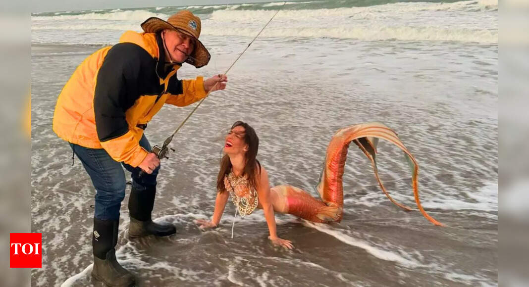 Ouucchhhh Nfl Icon Bill Belichick Embraces Halloween Fun As He And 24 Year Old Girlfriend