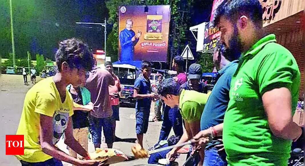 Robin Hood Army: Robin Hood Army's Rupesh Badaik: A Local Hero Feeding ...