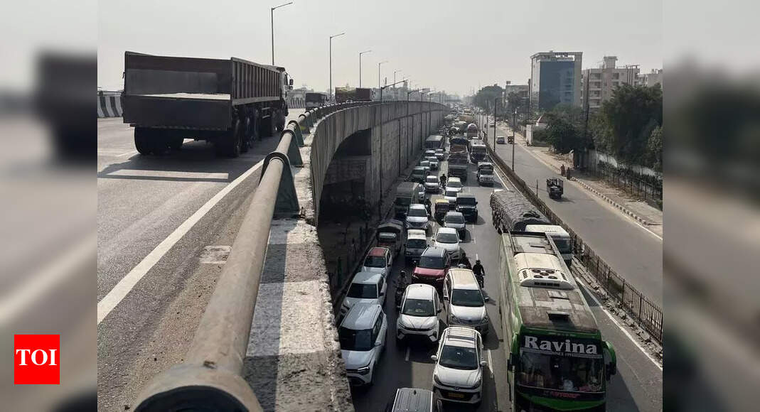 Traffic Chaos at Jaipur's 200-Feet Bypass Crossing: A Daily Struggle ...