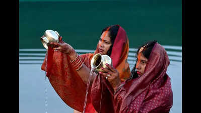 Devotees Celebrate Kharna Rituals on Chhath Puja's Second Day in ...
