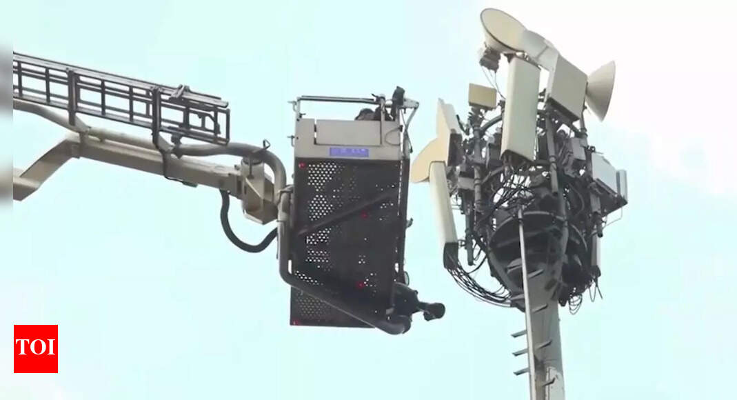 Watch: Man climbs mobile tower in Lucknow to protest corruption in UP ...