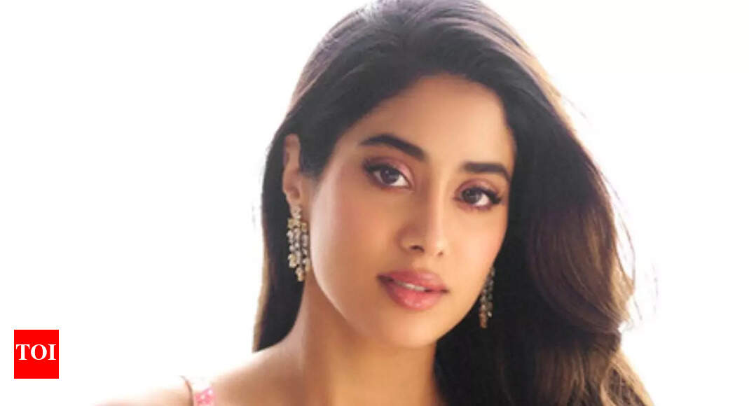 Janhvi Kapoor takes spiritual break from 'RC 16 shoot', visits Anjaneya ...