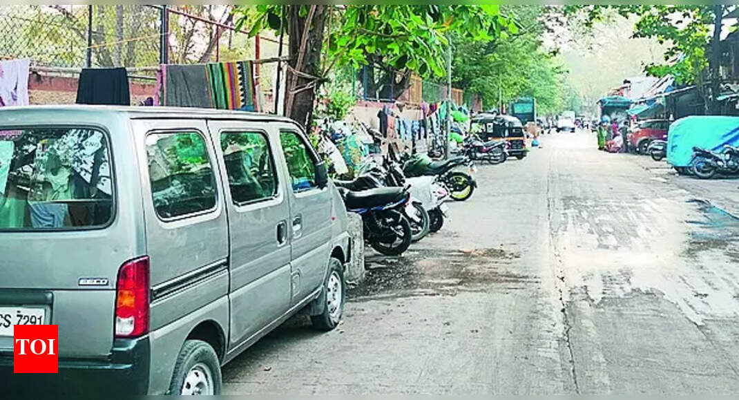 Locals: Garages, garbage sorters taking over Chembur roads | Mumbai ...