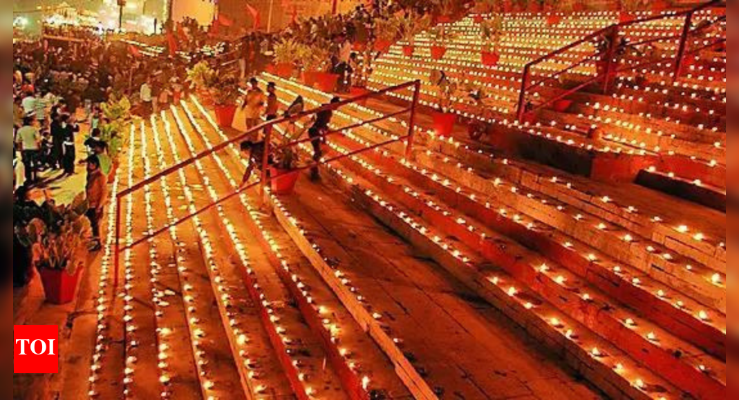 Empowered Women SHGs Illuminate Kashi with 30,000 Cow Dung Diyas for ...