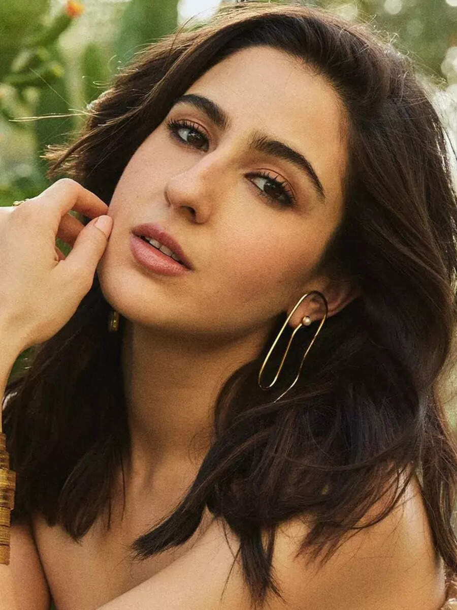 Sara Ali Khan charms fans with her lush locks | Times of India