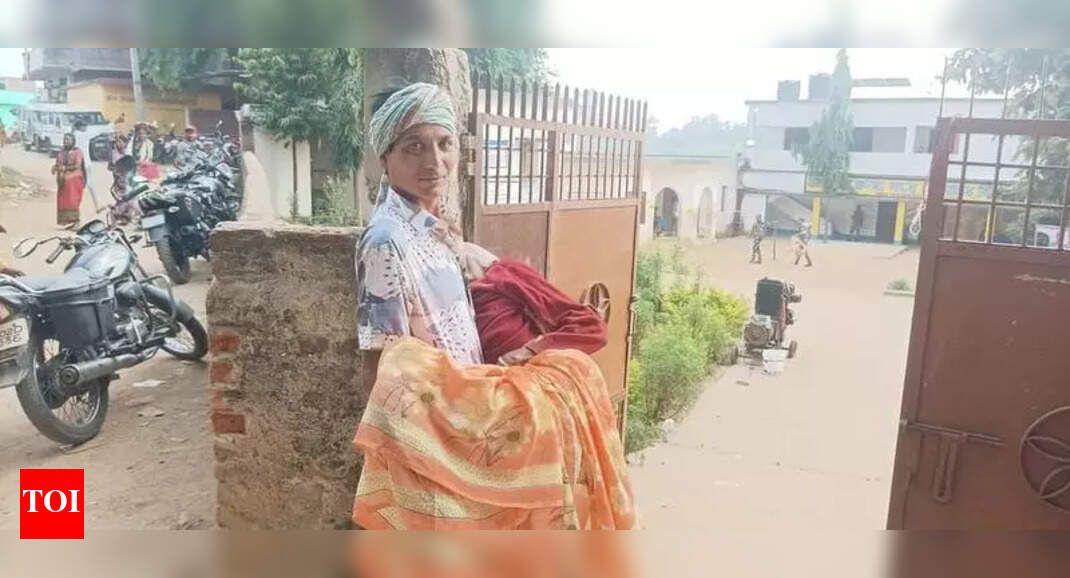 Beloved 90-Year-Old Folk Singer Passes Away After Voting in Simariya ...