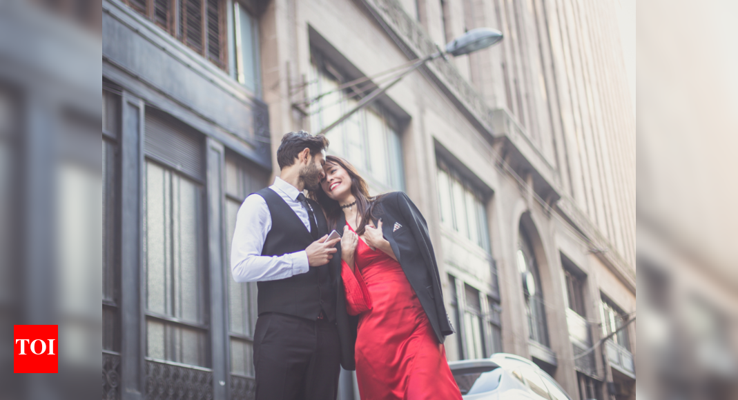 Best outfit to wear on your first date - Times of India