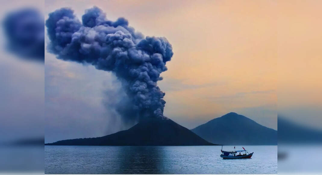 Indonesia’s Mount Lewotobi Laki-Laki volcano continues to spit hot ash ...
