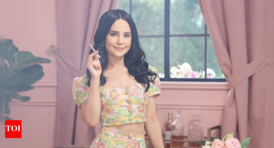 Rosanna Pansino: YouTuber Rosanna Pansino smokes her father's ashes ...