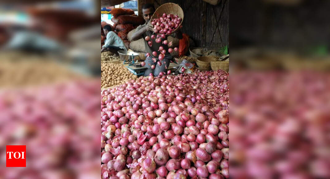 Onion Prices Soar: Supply Shortages and Exports Accelerate Costs to Rs80/kg | Ranchi News ...