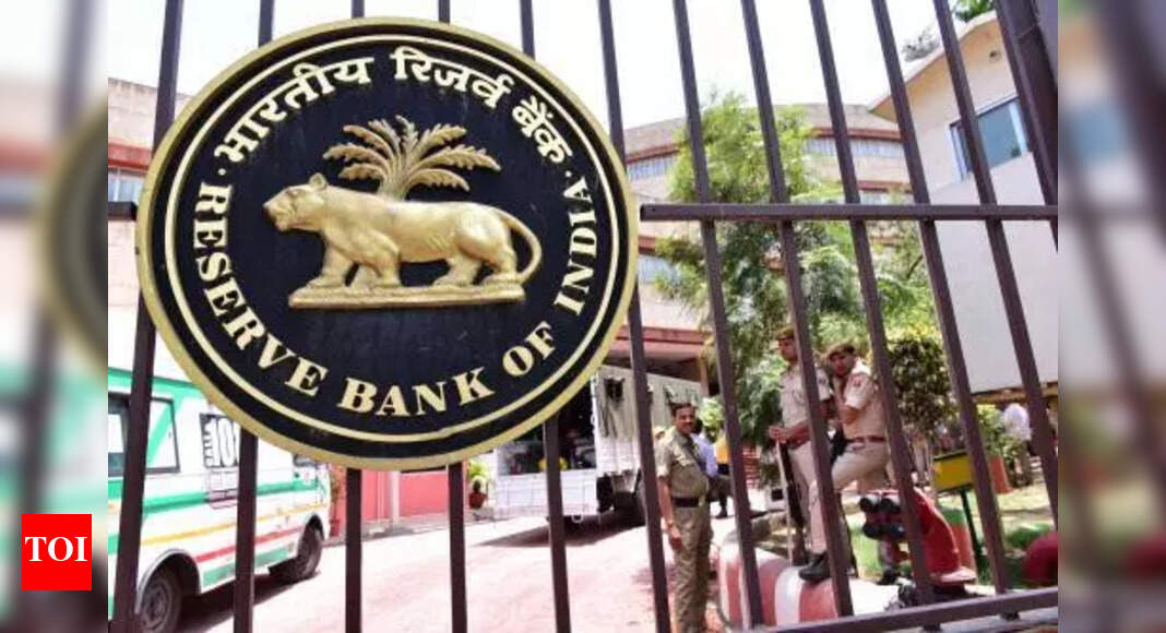 RBI Uncovers 20 Counterfeit Notes in Hyderabad, Sparks Police ...