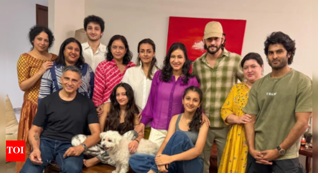 Mahesh Babu spotted in a RARE family picture from sister Manjula’s ...