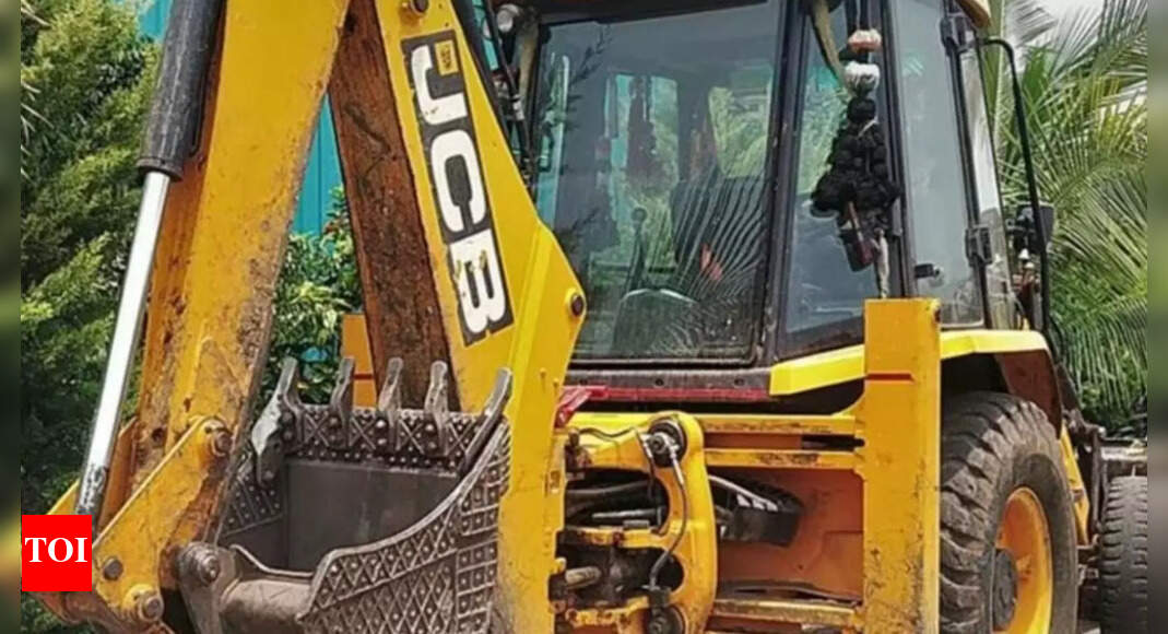 Over 100 writers slam JCB literature prize's 'hypocrisy' over bulldozer ...