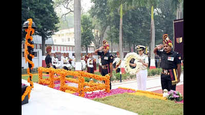 First Female DGAFMS Vice Admiral Arti Sarin Visits Army Medical Corps ...