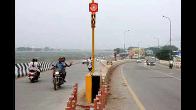 Safety Risk and Traffic Chaos at Madurai's Sellur Bridge Due to One-Way ...