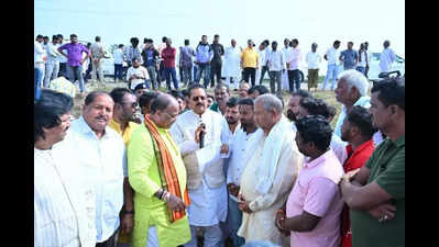 BJP MLA Yatnal Leads Anti-Waqf Rally in Yadgiri, Farmers Protest Land ...