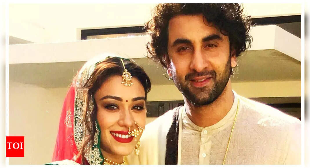 Anchal Singh praises Ranbir Kapoor's enchanting aura: 'There's ‘Noor’ in his eyes' | Hindi Movie ...