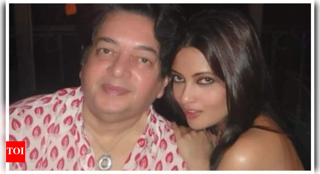 Riya Sen shares an emotional note after demise of father Bharat Dev Varma: 'I have no regrets ...