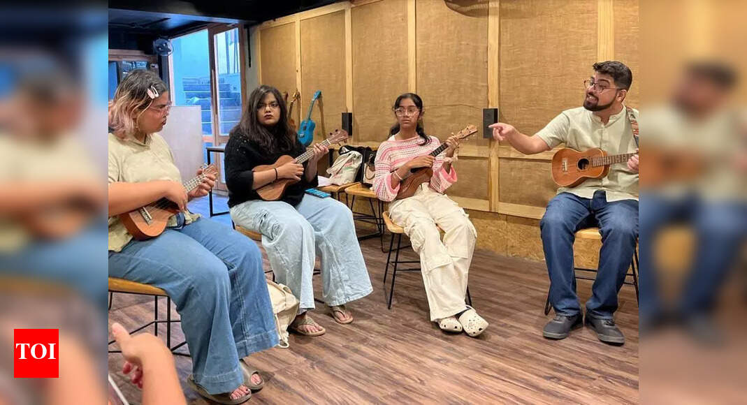 Join the Festive Ukulele Club for Weekend Jamming Sessions in Pune ...