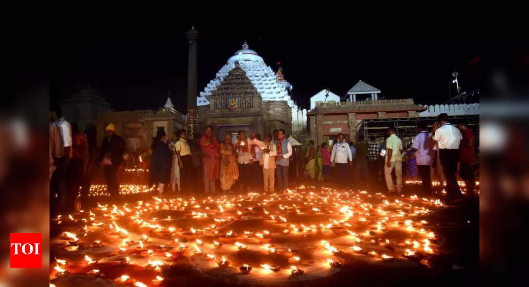 Jagannath Temple Dazzles with 1 Lakh Diyas on Dev Deepawali ...