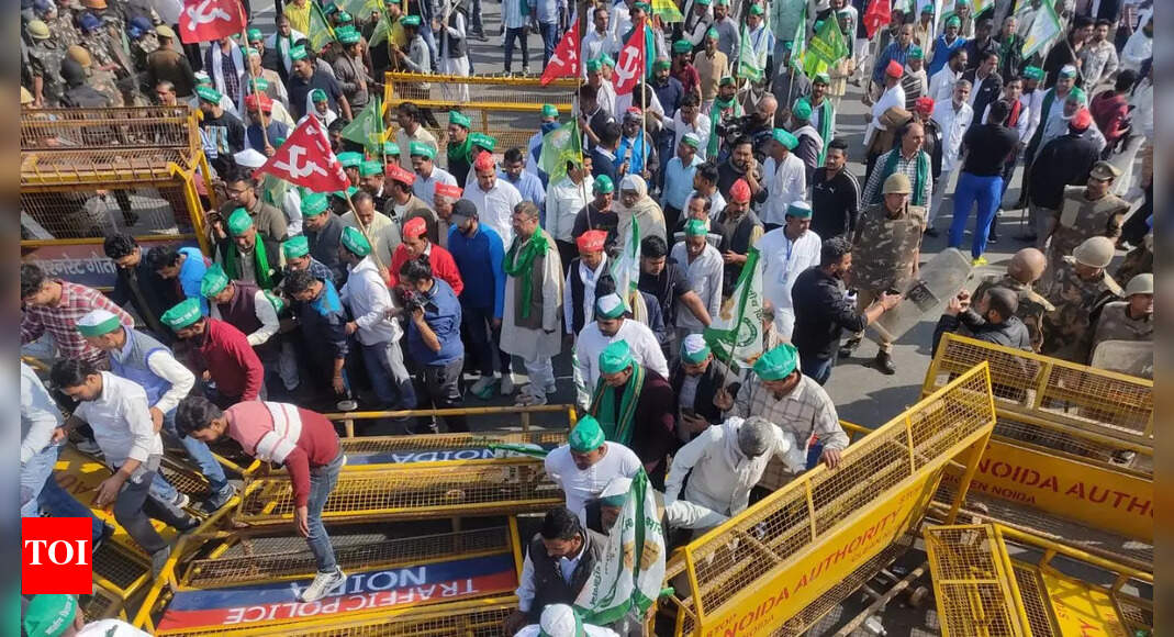Monday mayhem for motorists as farmers' protest gridlocks Delhi-Noida ...
