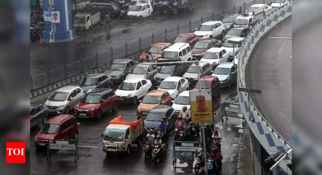 Massive Traffic Jam Near Maa Flyover Disrupts School Commute for ...