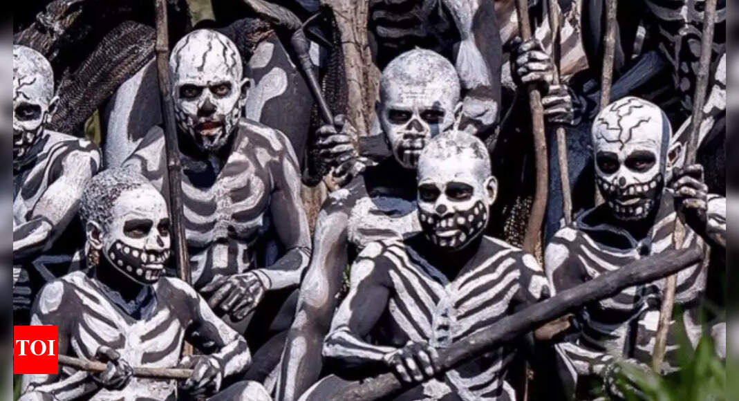 Why the Chimbu tribe paints themselves in skeletal designs - Times of ...