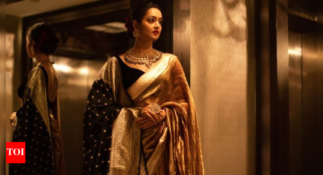 10 must-have traditional Indian saris in your wardrobe - Times of India