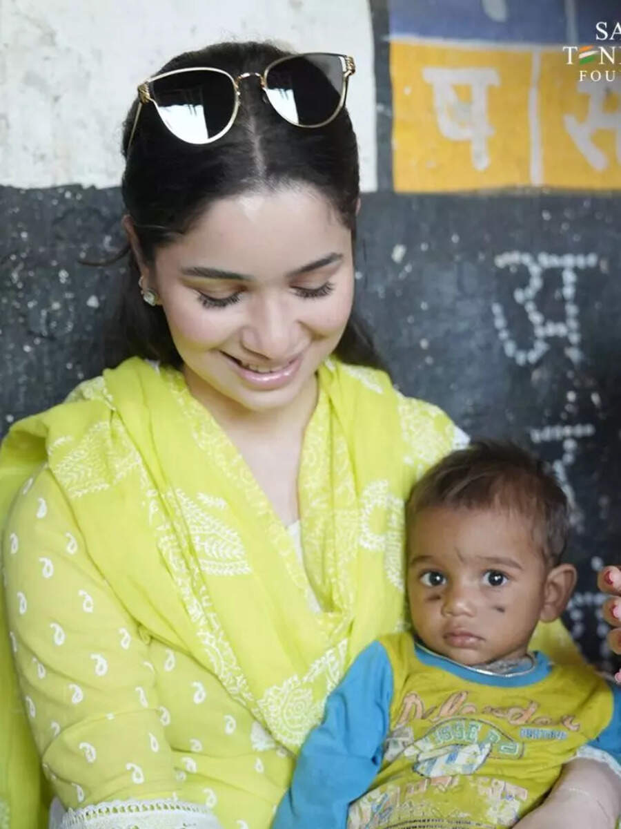 STF India की डायरेक्टर बनी सारा; पिता सचिन तेंदुलकर ने शेयर की तस्वीरें ...