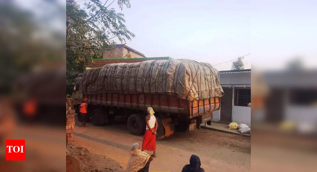 Dumri MLA Jairam Mahato Disrupts Police Action Against Illegal Paddy ...
