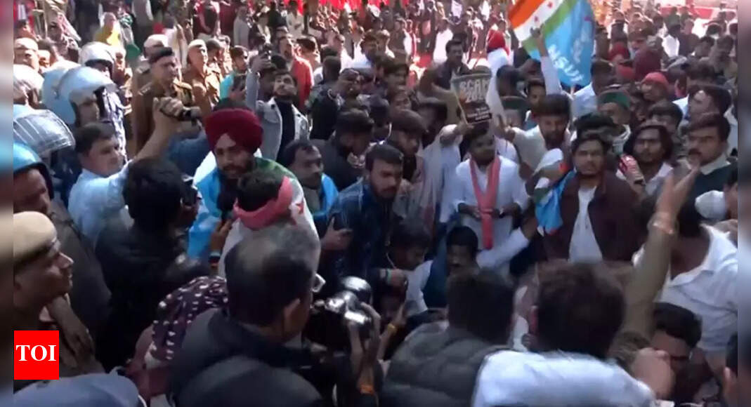 NSUI Protest: NSUI members detained during protest march towards ...