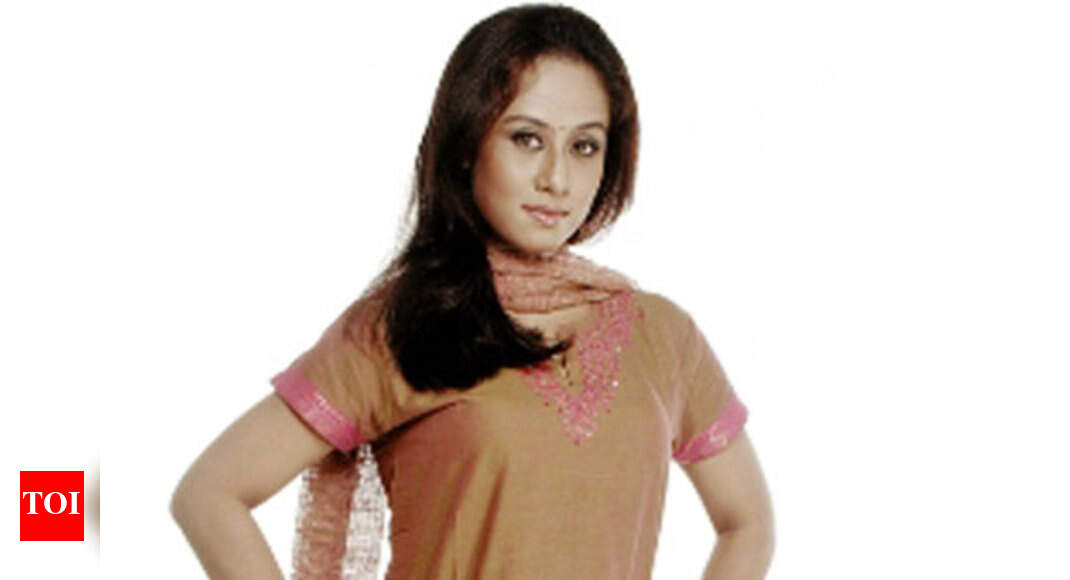 Actress Maanu got Humanitarian Award | Tamil Movie News - Times of India