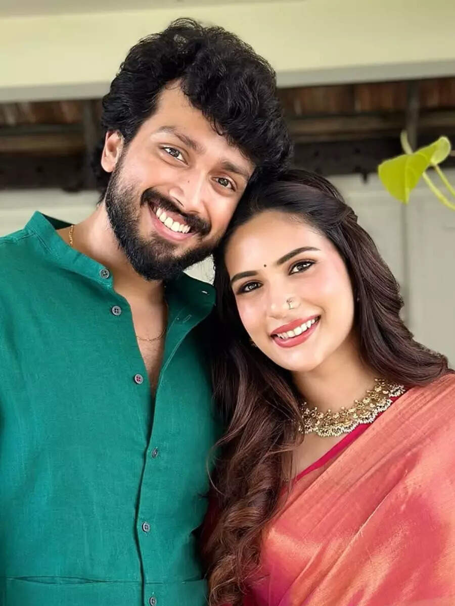 Stunning pictures of Kalidas Jayaram and his fiancée Tarini ...