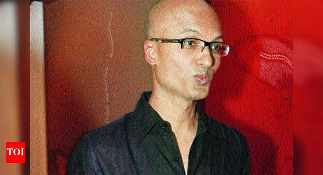 ‘Nobody stopped us reading from Satanic Verses’ - Times of India