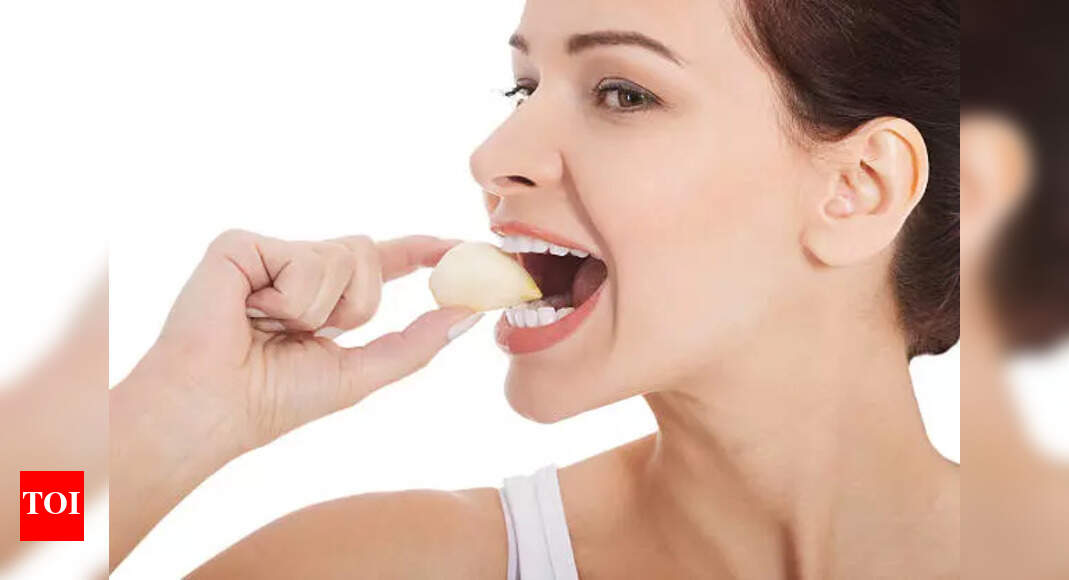 Garlic for Skin: Benefits of Allicin, Antioxidants, and Anti ...